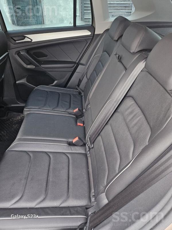 Brown Volkswagen Tiguan 2019 in Riga, with an engine capacity of 2.00 L and mileage of 131 thousand km for 19000 €, photo 11 on AUTOMOTO.COM.LV