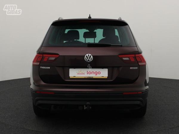 Brown Volkswagen Tiguan 2019 in Vilnius, with an engine capacity of 2.00 L and mileage of 159 thousand km for 20299 €, photo 5 on AUTOMOTO.COM.LV