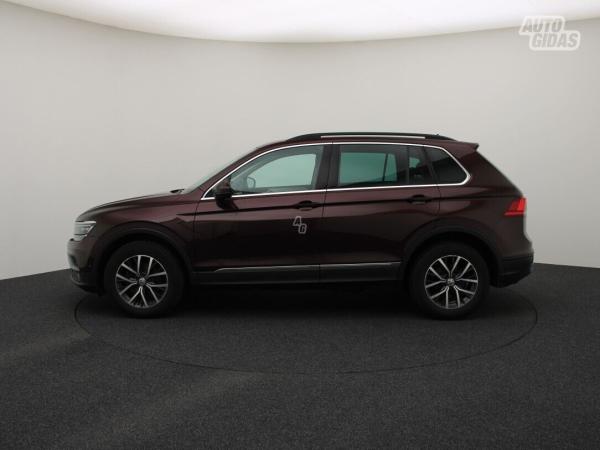 Brown Volkswagen Tiguan 2019 in Vilnius, with an engine capacity of 2.00 L and mileage of 159 thousand km for 20299 €, photo 6 on AUTOMOTO.COM.LV