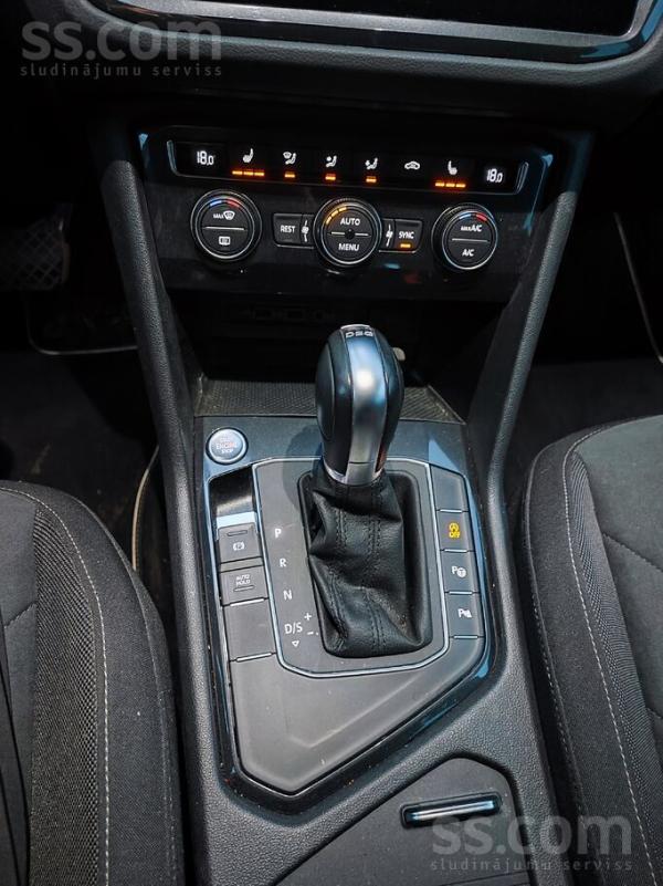 Brown Volkswagen Tiguan 2019 in Riga, with an engine capacity of 2.00 L and mileage of 130 thousand km for 20700 €, photo 8 on AUTOMOTO.COM.LV