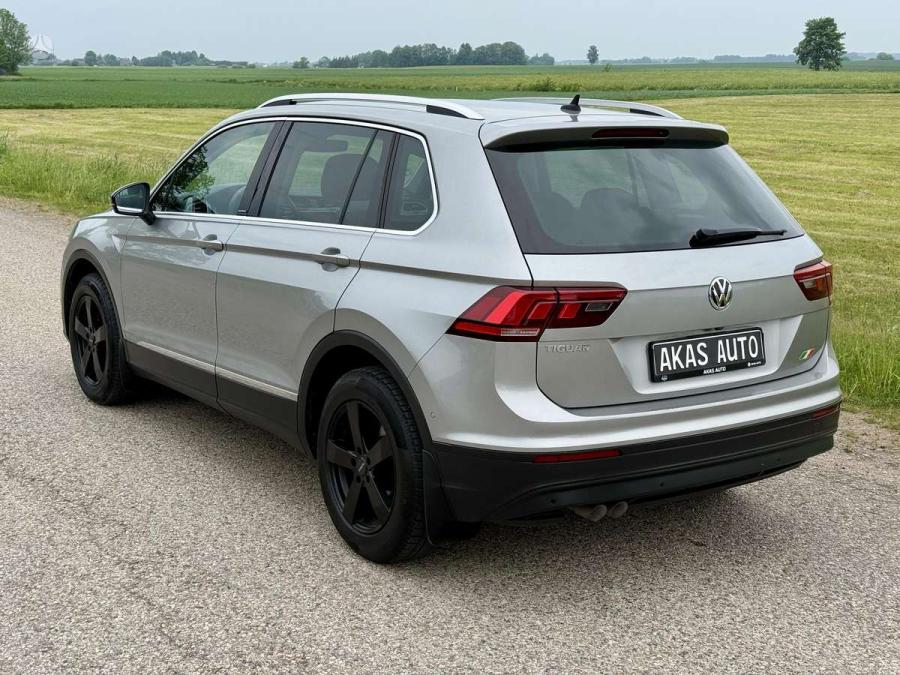 Brown Volkswagen Tiguan 2019 in Vilkaviskis, with an engine capacity of 1.97 L and mileage of 217 thousand km for 15900 €, photo 4 on AUTOMOTO.COM.LV