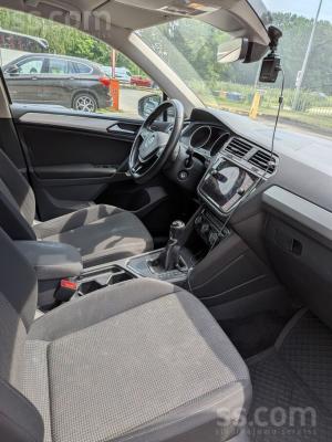 Brown Volkswagen Tiguan 2019 in Riga, with an engine capacity of 2.00 L and mileage of 166 thousand km for 14444 €, photo 7 on AUTOMOTO.COM.LV