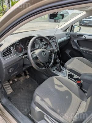 Brown Volkswagen Tiguan 2019 in Riga, with an engine capacity of 2.00 L and mileage of 166 thousand km for 14444 €, photo 9 on AUTOMOTO.COM.LV