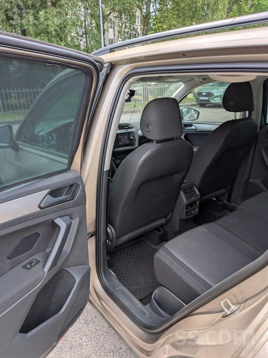 Brown Volkswagen Tiguan 2019 in Riga, with an engine capacity of 2.00 L and mileage of 166 thousand km for 14444 €, photo 10 on AUTOMOTO.COM.LV