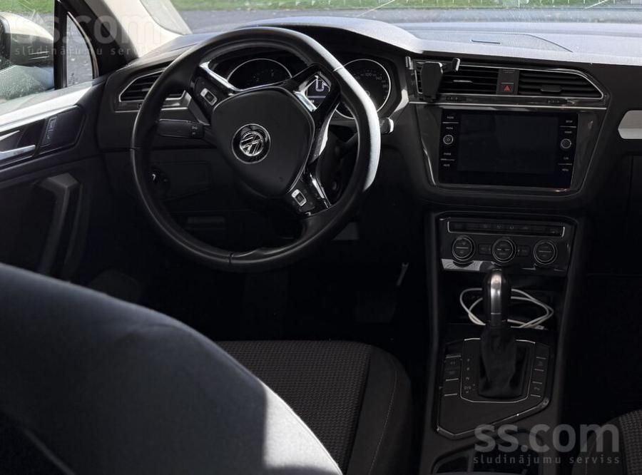 Brown Volkswagen Tiguan 2019 in Riga, with an engine capacity of 2.00 L and mileage of 84 thousand km for 18800 €, photo 12 on AUTOMOTO.COM.LV