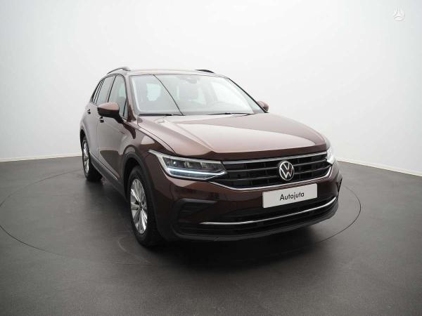 Brūns Volkswagen Tiguan 2020 Viļņa, ar dzinēja tilpumu 1.50 L un nobraukumu 52 tūkst. km par 21900 €, foto 3 vietnē AUTOMOTO.COM.LV