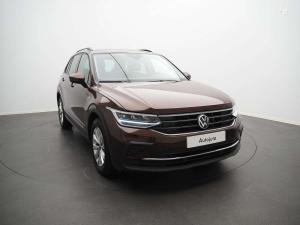 Brown Volkswagen Tiguan 2020 in Vilnius, with an engine capacity of 1.50 L and mileage of 52 thousand km for 21900 €, photo 3 on AUTOMOTO.COM.LV