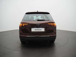 Brown Volkswagen Tiguan 2020 in Vilnius, with an engine capacity of 1.50 L and mileage of 52 thousand km for 21900 €, photo 5 on AUTOMOTO.COM.LV