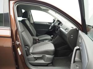 Brown Volkswagen Tiguan 2020 in Vilnius, with an engine capacity of 1.50 L and mileage of 52 thousand km for 21900 €, photo 11 on AUTOMOTO.COM.LV