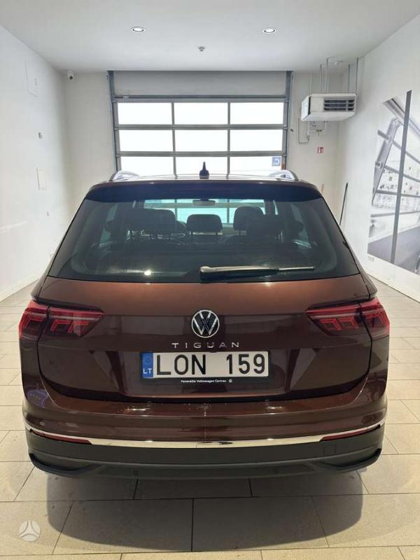Brown Volkswagen Tiguan 2020 in Panevezys, with an engine capacity of 1.50 L and mileage of 91 thousand km for 22900 €, photo 5 on AUTOMOTO.COM.LV