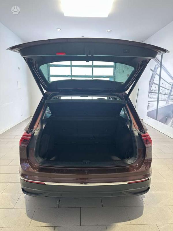 Brown Volkswagen Tiguan 2020 in Panevezys, with an engine capacity of 1.50 L and mileage of 91 thousand km for 22900 €, photo 6 on AUTOMOTO.COM.LV