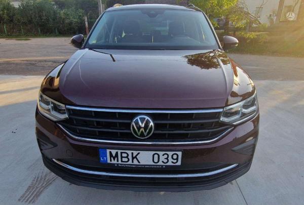 Brown Volkswagen Tiguan 2021 in Siauliai, with an engine capacity of 1.50 L and mileage of 83 thousand km for 21900 €, photo 3 on AUTOMOTO.COM.LV