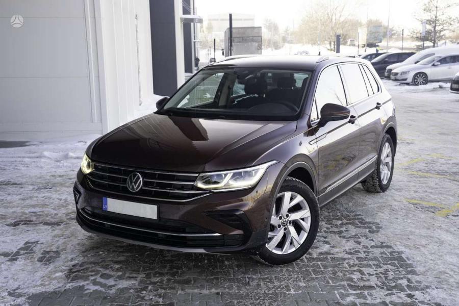 Brown Volkswagen Tiguan 2021 in Vilnius, with an engine capacity of 1.50 L and mileage of 192 thousand km for 17999 €, photo 1 on AUTOMOTO.COM.LV
