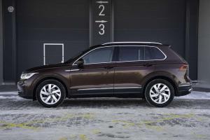 Brown Volkswagen Tiguan 2021 in Vilnius, with an engine capacity of 1.50 L and mileage of 192 thousand km for 17999 €, photo 4 on AUTOMOTO.COM.LV