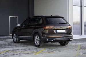 Brown Volkswagen Tiguan 2021 in Vilnius, with an engine capacity of 1.50 L and mileage of 192 thousand km for 17999 €, photo 5 on AUTOMOTO.COM.LV