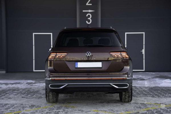 Brown Volkswagen Tiguan 2021 in Vilnius, with an engine capacity of 1.50 L and mileage of 192 thousand km for 17999 €, photo 6 on AUTOMOTO.COM.LV