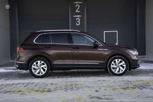 Brown Volkswagen Tiguan 2021 in Vilnius, with an engine capacity of 1.50 L and mileage of 192 thousand km for 17999 €, photo 8 on AUTOMOTO.COM.LV