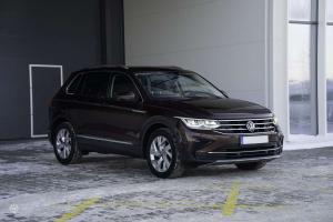 Brown Volkswagen Tiguan 2021 in Vilnius, with an engine capacity of 1.50 L and mileage of 192 thousand km for 17999 €, photo 9 on AUTOMOTO.COM.LV