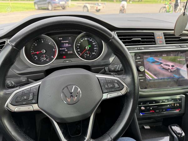 Brown Volkswagen Tiguan 2021 in Telschi, with an engine capacity of 1.97 L and mileage of 233 thousand km for 19800 €, photo 7 on AUTOMOTO.COM.LV