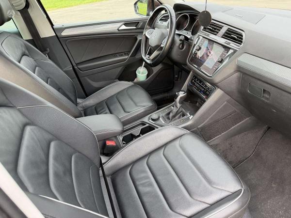 Brown Volkswagen Tiguan 2021 in Telschi, with an engine capacity of 1.97 L and mileage of 233 thousand km for 19800 €, photo 9 on AUTOMOTO.COM.LV