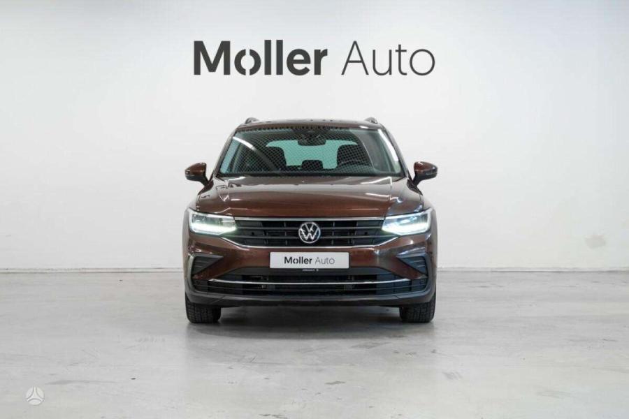 Brūns Volkswagen Tiguan 2022 Viļņa, ar dzinēja tilpumu 1.50 L un nobraukumu 93 tūkst. km par 21750 €, foto 5 vietnē AUTOMOTO.COM.LV