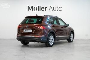 Brown Volkswagen Tiguan 2022 in Vilnius, with an engine capacity of 1.50 L and mileage of 93 thousand km for 21750 €, photo 3 on AUTOMOTO.COM.LV