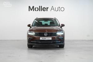 Brown Volkswagen Tiguan 2022 in Vilnius, with an engine capacity of 1.50 L and mileage of 93 thousand km for 21750 €, photo 5 on AUTOMOTO.COM.LV