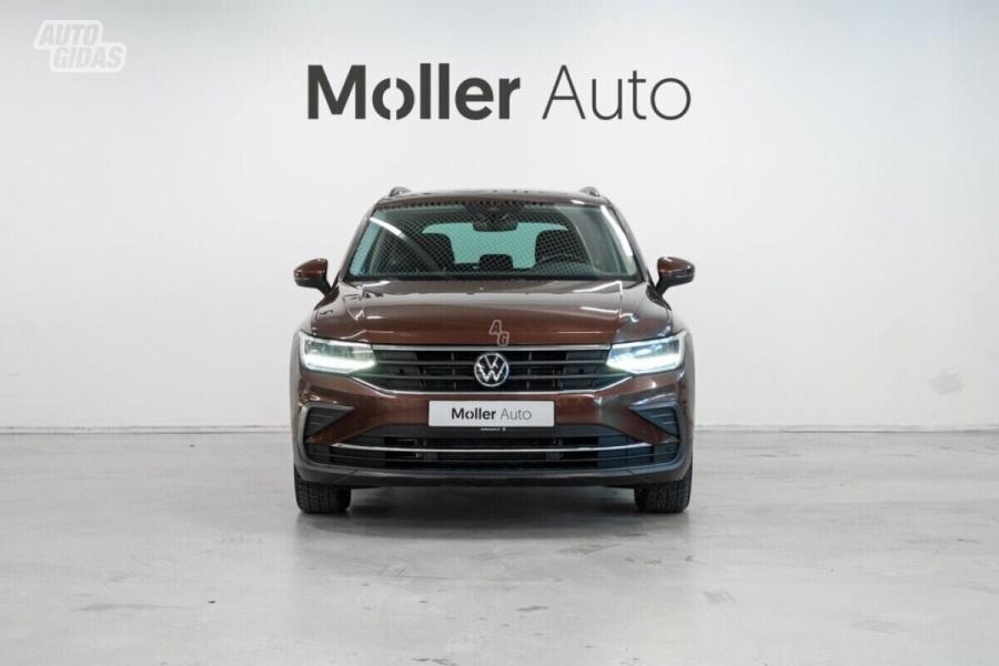 Brown Volkswagen Tiguan 2022 in Vilnius, with an engine capacity of 1.50 L and mileage of 93 thousand km for 21750 €, photo 5 on AUTOMOTO.COM.LV