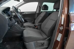 Brown Volkswagen Tiguan 2022 in Vilnius, with an engine capacity of 1.50 L and mileage of 93 thousand km for 21750 €, photo 8 on AUTOMOTO.COM.LV