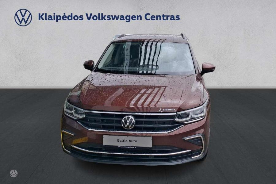 Brown Volkswagen Tiguan 2023 in Klaipeda, with an engine capacity of 1.50 L and mileage of 79 thousand km for 24500 €, photo 3 on AUTOMOTO.COM.LV