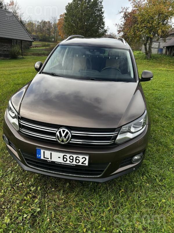 Brown Volkswagen Tiguan 2014 in Cesis, with an engine capacity of 2.00 L and mileage of 299 thousand km for 9500 €, photo 1 on AUTOMOTO.COM.LV