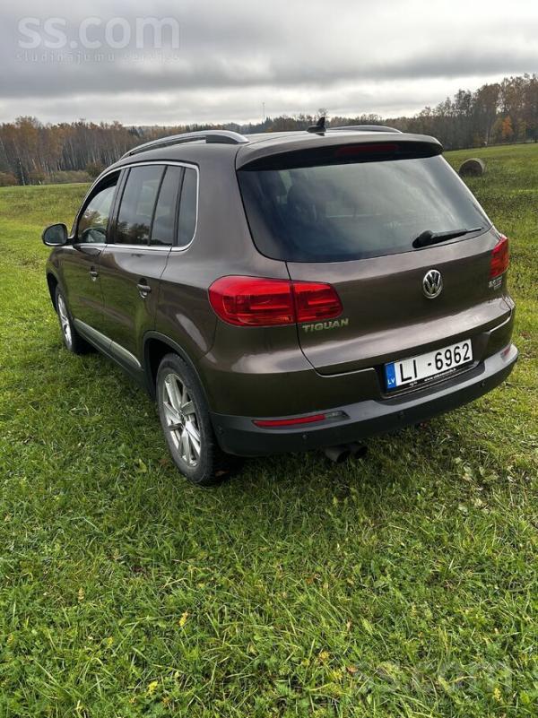 Brown Volkswagen Tiguan 2014 in Cesis, with an engine capacity of 2.00 L and mileage of 299 thousand km for 9500 €, photo 4 on AUTOMOTO.COM.LV