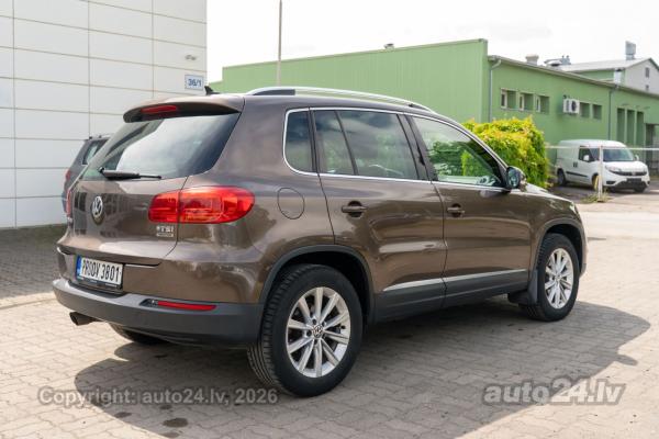 Brown Volkswagen Tiguan 2012 in Tallinn, with an engine capacity of 1.39 L and mileage of 185 thousand km for 6990 €, photo 5 on AUTOMOTO.COM.LV