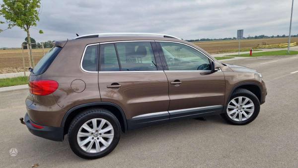 Brown Volkswagen Tiguan 2013 in Marijampole, with an engine capacity of 1.97 L and mileage of 300 thousand km for 7990 €, photo 2 on AUTOMOTO.COM.LV