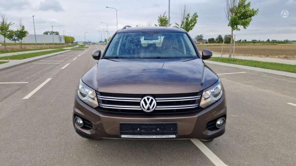 Brown Volkswagen Tiguan 2013 in Marijampole, with an engine capacity of 1.97 L and mileage of 300 thousand km for 7990 €, photo 5 on AUTOMOTO.COM.LV