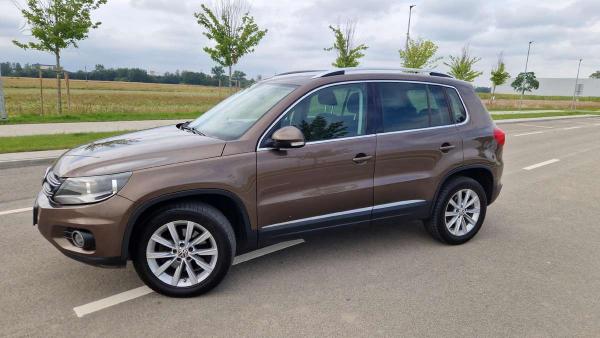 Brown Volkswagen Tiguan 2013 in Marijampole, with an engine capacity of 1.97 L and mileage of 300 thousand km for 7990 €, photo 9 on AUTOMOTO.COM.LV