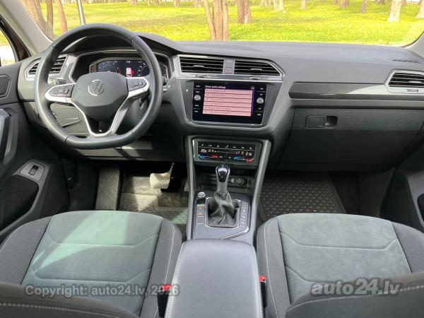 Brown Volkswagen Tiguan 2021 in Tallinn, with an engine capacity of 1.50 L and mileage of 67 thousand km for 26000 €, photo 10 on AUTOMOTO.COM.LV