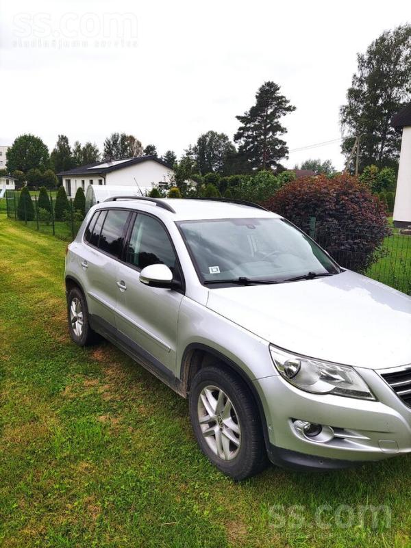 Volkswagen Tiguan 2008 in Riga, with an engine capacity of 2.00 L and mileage of 198 thousand km for 2000 €, photo 2 on AUTOMOTO.COM.LV