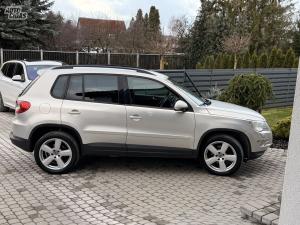 Volkswagen Tiguan 2008 in Kaunas, with an engine capacity of 2.00 L and mileage of 320 thousand km for 4699 €, photo  on AUTOMOTO.COM.LV