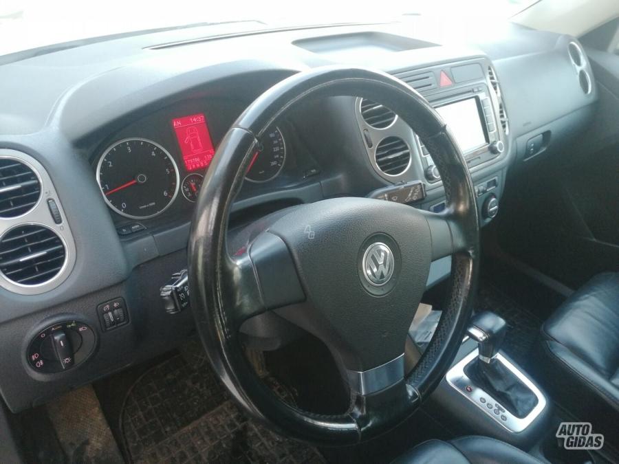 Volkswagen Tiguan 2008 in Utena, with an engine capacity of 2.00 L and mileage of 179 thousand km for 6900 €, photo 17 on AUTOMOTO.COM.LV