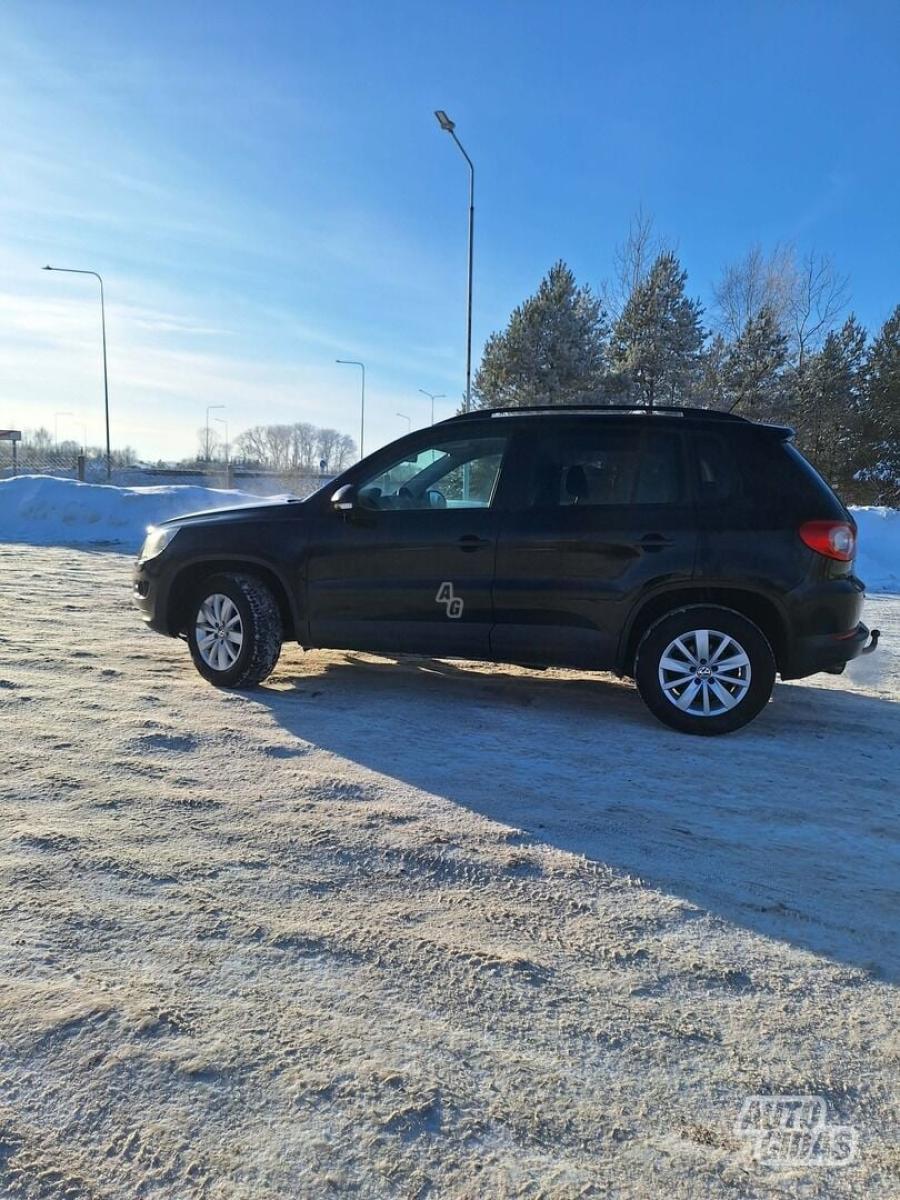 Volkswagen Tiguan 2008 in Kelme, with an engine capacity of 2.00 L and mileage of 240 thousand km for 4600 €, photo 2 on AUTOMOTO.COM.LV