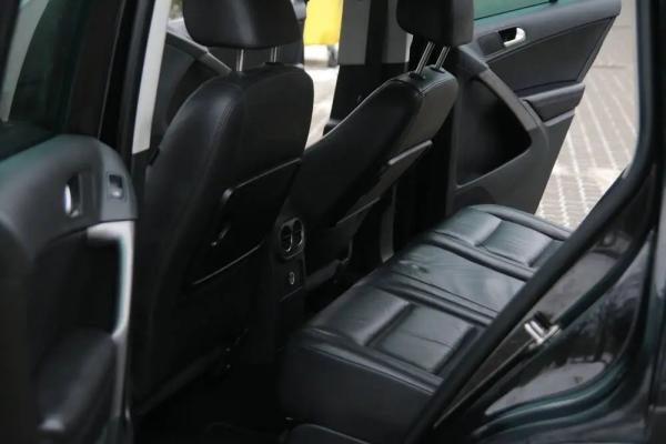 Volkswagen Tiguan 2008 Rīga, ar dzinēja tilpumu 2.00 L un nobraukumu 265 tūkst. km par 5890 €, foto 7 vietnē AUTOMOTO.COM.LV