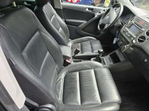 Volkswagen Tiguan 2008 in Ignalina, with an engine capacity of 2.00 L and mileage of 220 thousand km for 5850 €, photo 12 on AUTOMOTO.COM.LV