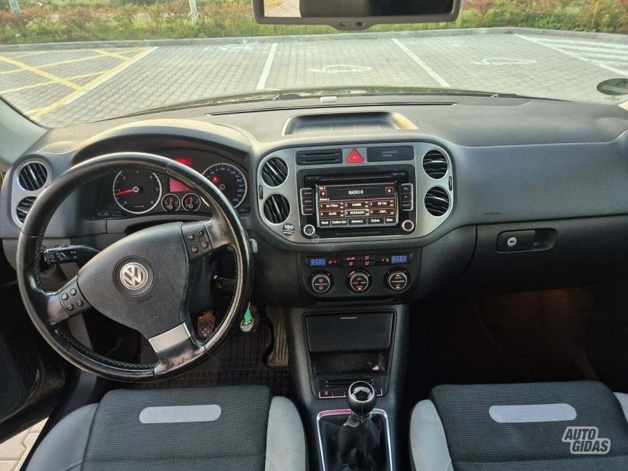 Volkswagen Tiguan 2008 in Vilnius, with an engine capacity of 2.00 L and mileage of 218 thousand km for 4000 €, photo 7 on AUTOMOTO.COM.LV