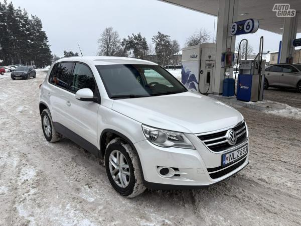 Volkswagen Tiguan 2009 in Varena, with an engine capacity of 2.00 L and mileage of 4390 thousand km for 3900 €, photo 7 on AUTOMOTO.COM.LV
