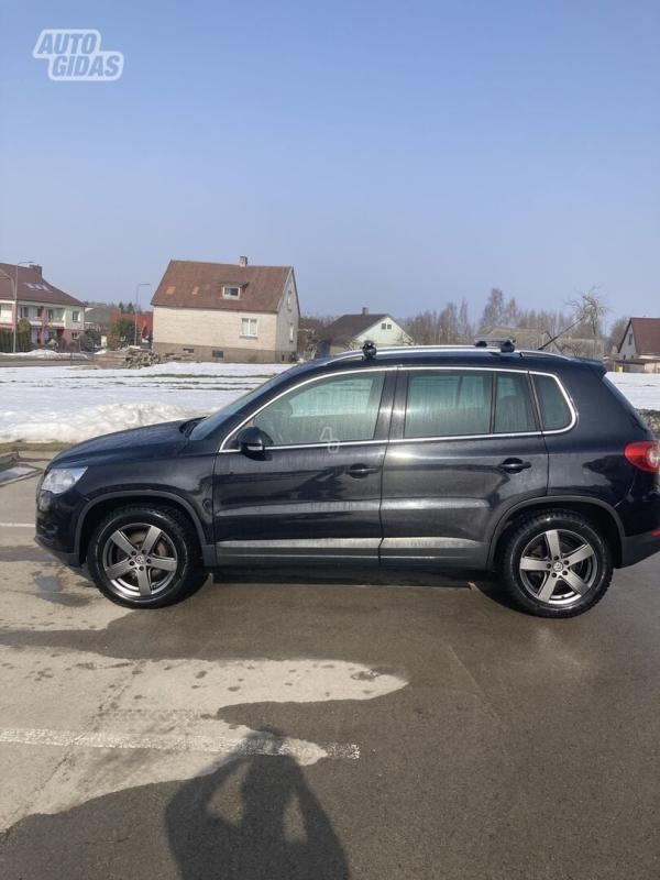 Volkswagen Tiguan 2009 in Kelme, with an engine capacity of 2.00 L and mileage of 281 thousand km for 4100 €, photo 3 on AUTOMOTO.COM.LV