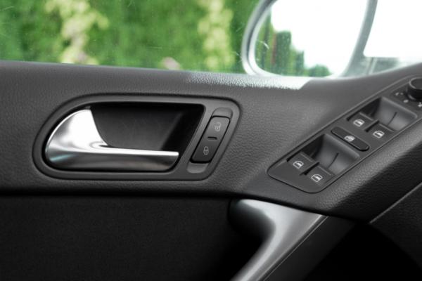 Volkswagen Tiguan 2009 Rīga, ar dzinēja tilpumu 2.00 L un nobraukumu 397 tūkst. km par 4990 €, foto 2 vietnē AUTOMOTO.COM.LV