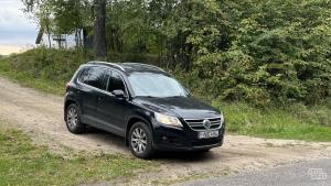 Volkswagen Tiguan 2009 in Vilnius, with an engine capacity of 2.00 L and mileage of 295 thousand km for 3600 €, photo 4 on AUTOMOTO.COM.LV