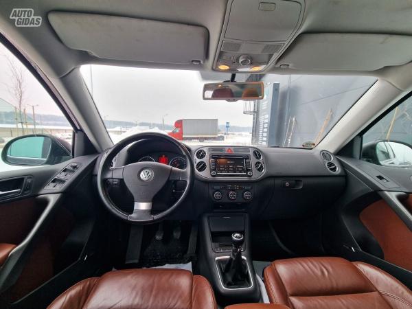 Volkswagen Tiguan 2010 in Vilnius, with an engine capacity of 2.00 L and mileage of 220 thousand km for 6499 €, photo 8 on AUTOMOTO.COM.LV