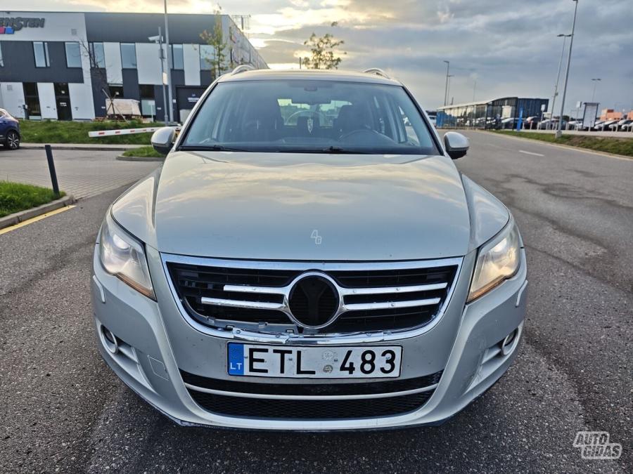 Volkswagen Tiguan 2010 in Vilnius, with an engine capacity of 2.00 L and mileage of 302 thousand km for 2200 €, photo 4 on AUTOMOTO.COM.LV